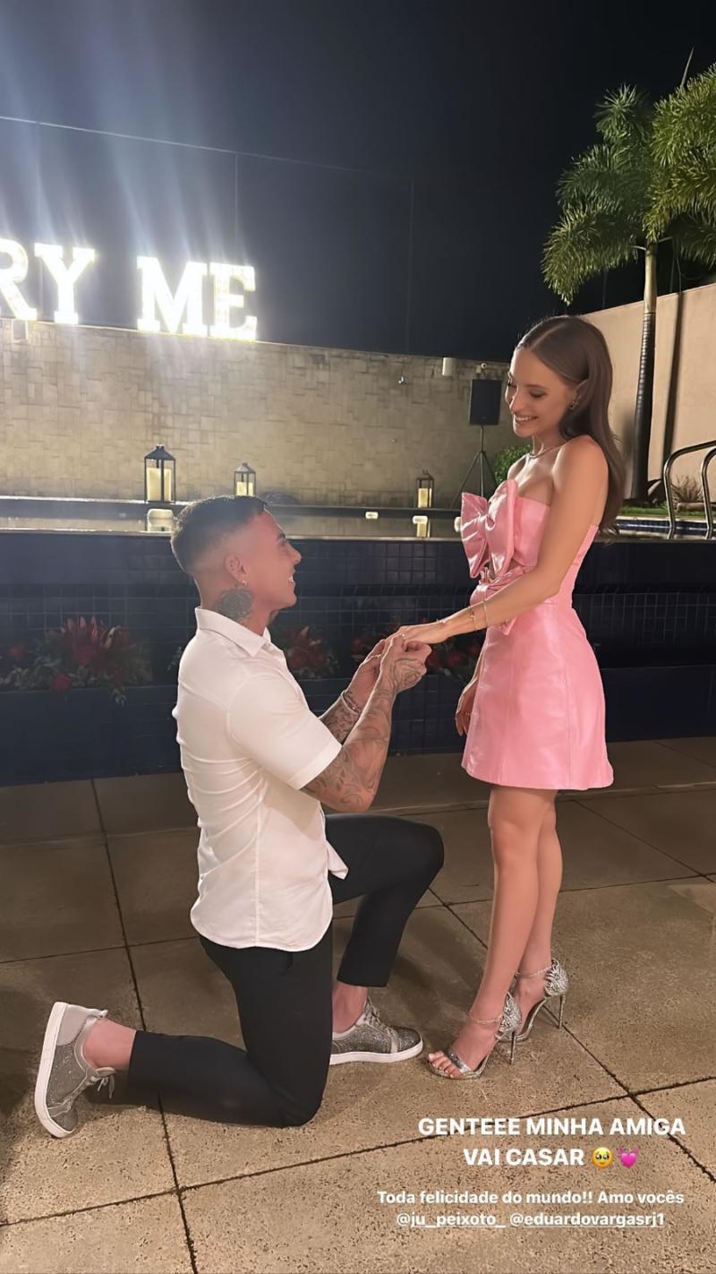 Eduardo Vargas pidió matrimonio a su novia Juliana Peixoto Eduardo Vargas pidió matrimonio a su novia Juliana Peixoto