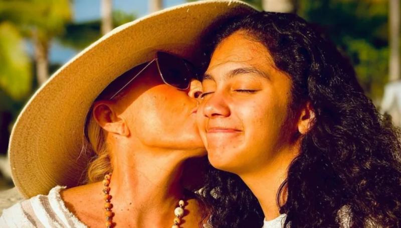 Hija adoptiva de Yuri y Rodrigo Espinoza cumplió 15 años | T13