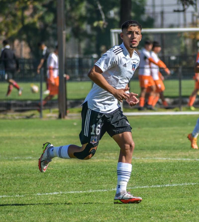 Colo Colo abrocha hasta 2025 a una de sus jóvenes figuras | T13