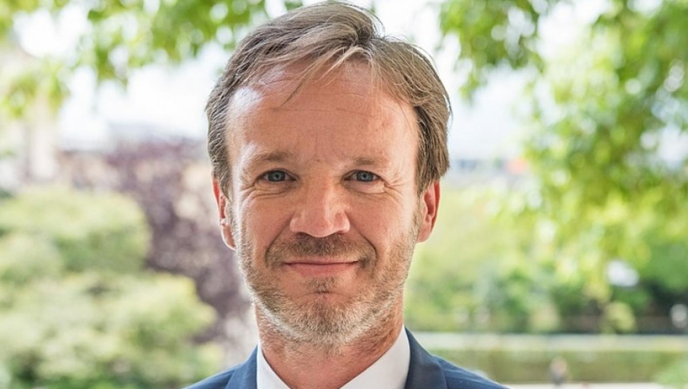 ¡Luto mundial! El ex futbolista Cedric Roussel fallece tras un ataque ...