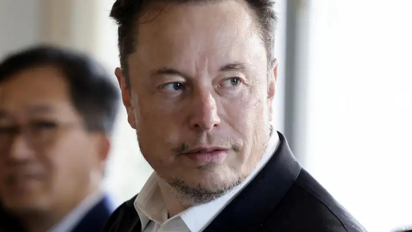Elon Musk lanza su propia firma de inteligencia artificial | T13