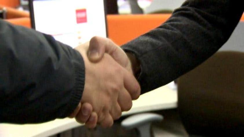 Estudio revela percepción de los chilenos y el "pituto" | T13