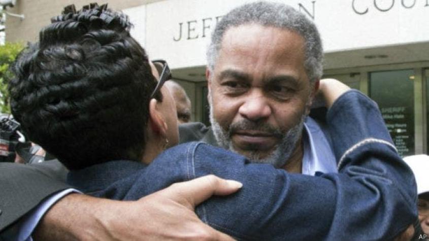 El hombre liberado tras pasar 30 años en el corredor de la muerte | T13