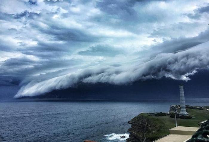 Enorme tormenta parecida a un "tsunami" asombra en Australia