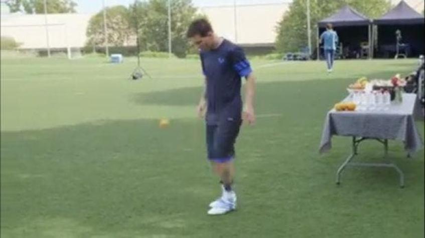 Lionel Messi dominó una naranja de forma increíble