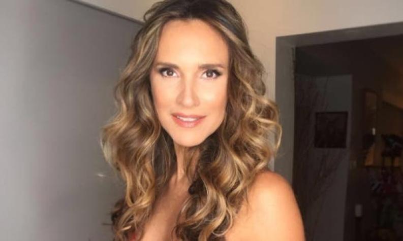 Angélica Castro sorprende con fotografía en bikini a sus 45 años
