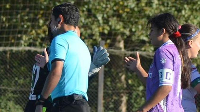 ¡Terrible situación! Jugadora de Deportes Concepción se retiró llorando ...